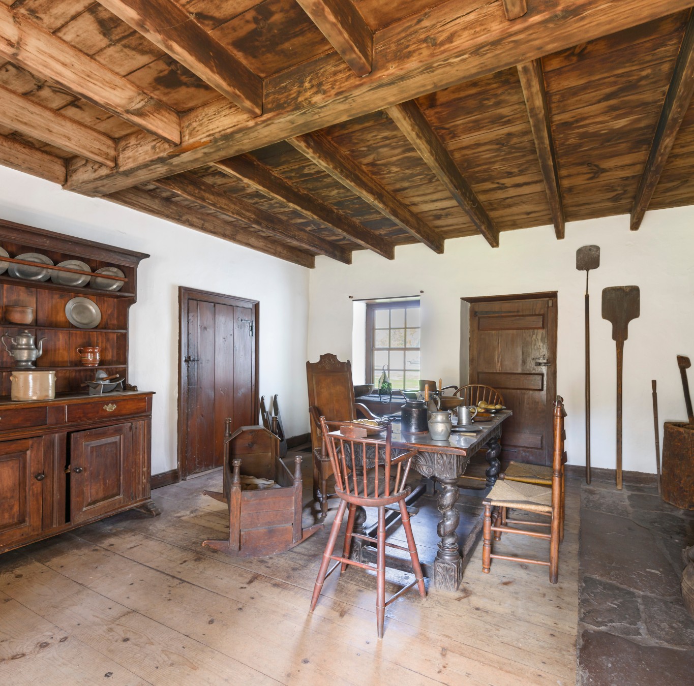 Decorate Your Home Using Amish Theme - Amish Furniture Décor Ideas
